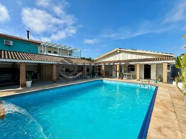 Casa com varanda e lazer a 120m da praia na Enseada, Guarujá