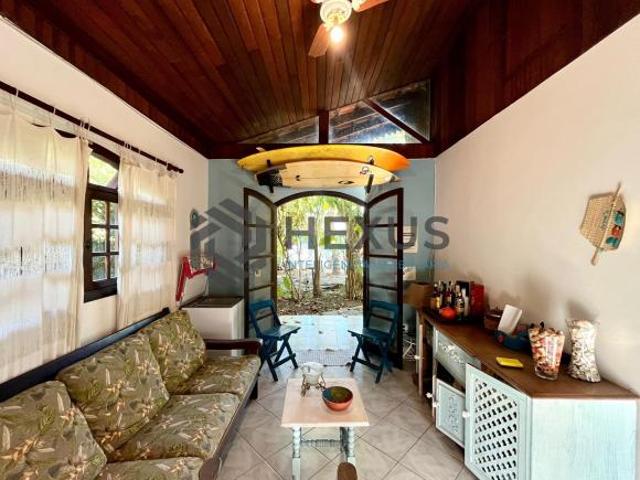 Casa com varanda e lazer na Enseada, Guarujá
