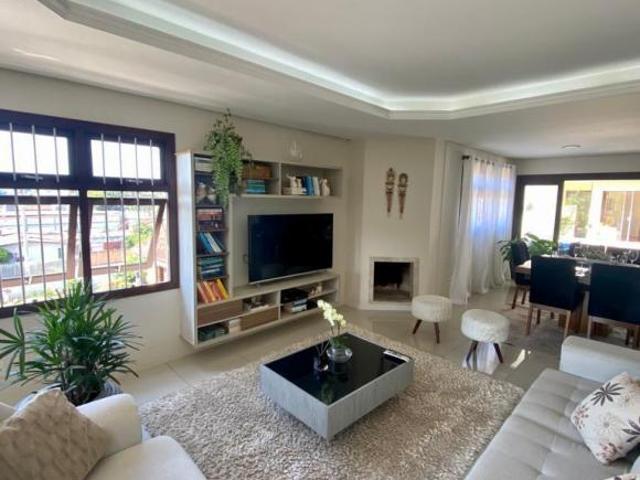Casa com varanda e lareira em Novo Hamburgo Ideal, à venda