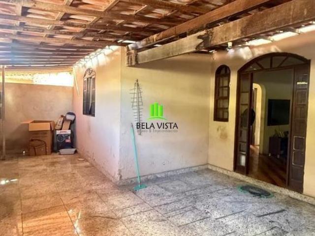 Casa com Varanda em Todo o Entorno à Venda no Bairro Acácias Lagoa Santa/MG