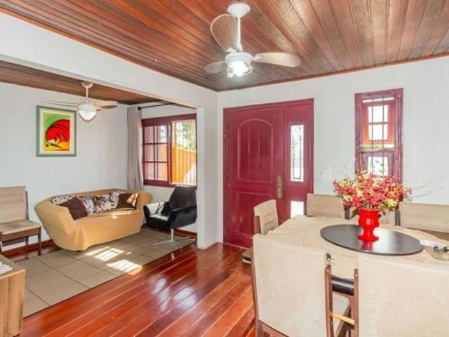 Casa com varanda fechada, 3 quartos, 2 vagas no bairro Costa e Silva