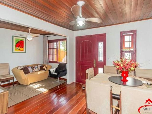 Casa com varanda fechada, 3 quartos, 2 vagas no bairro Costa e Silva