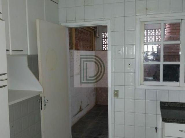 Casa com varanda, vista e á 500 metros do Rodoanel Granja Viana