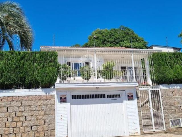 Casa com vista deslumbrante de 2 dormitórios, suíte, espaço gourmet, placa solar no bairro Partenon