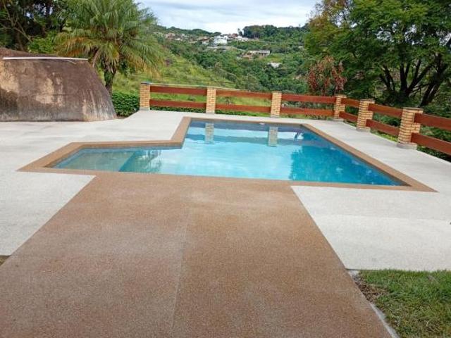 Casa com vista deslumbrante e terreno 1.500 na melhor localização do condomínio