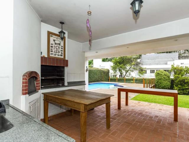 Casa com vista espetacular em ótima localização