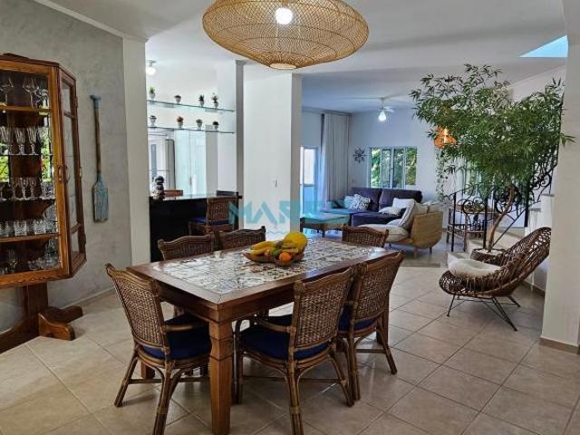 Casa com Vista Mar em São Sebastião