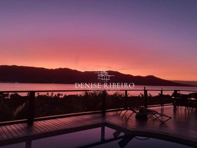 Casa com vista mar à venda em Ilhabela