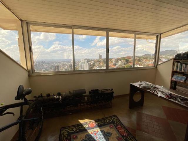 Casa com Vista Panorâmica no Alto Santa Lúcia – 4 Quartos e Espaço Gourmet