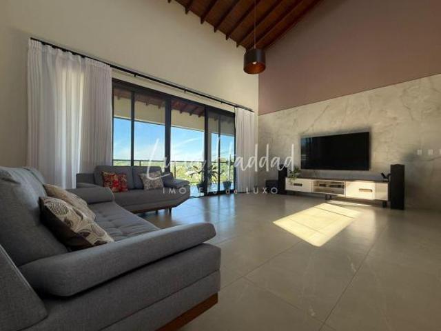 Casa com vista para o Lago no Vale das Laranjeiras