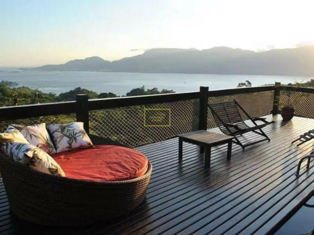 Casa com Vista para o Mar a Venda em Ilhabela