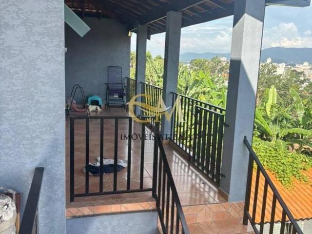 CASA COM VISTA PRIVILEGIADA EM ATIBAIA