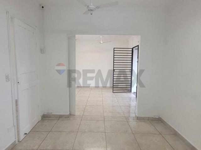 Casa com vocação Comercial Reformada para Aluguel, 95 m², Ótima!