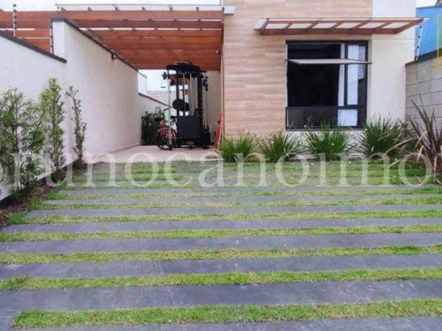Casa com Acabamento de Alto Padrão a 1.800m da Praia – 2 Dormitórios e Espaço para Lazer