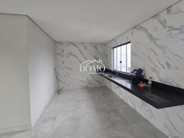 CASA COM ACABAMENTO DE ALTO PADRÃO