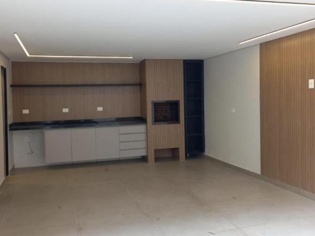 Casa com acabamento de luxo em condominio fechado com reserva natural em volta