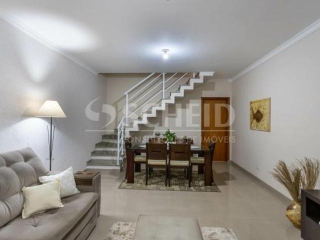 Casa com acabamentos impecáveis em otima localização, próximo a Av. Cupecê