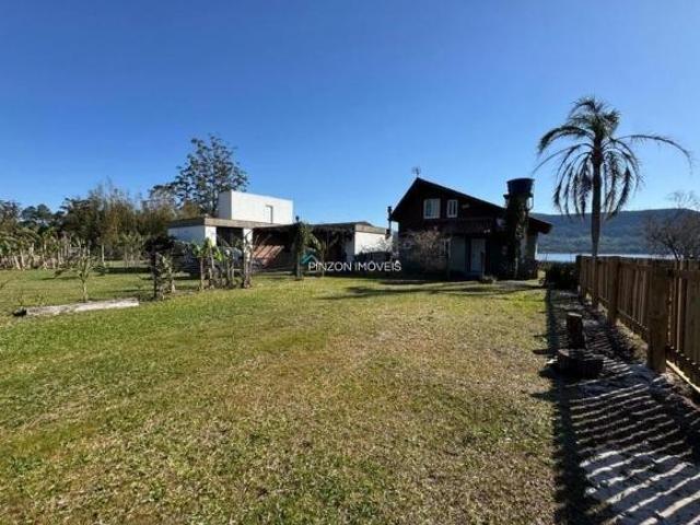 Casa com acesso a lagoa com o4 quartos
