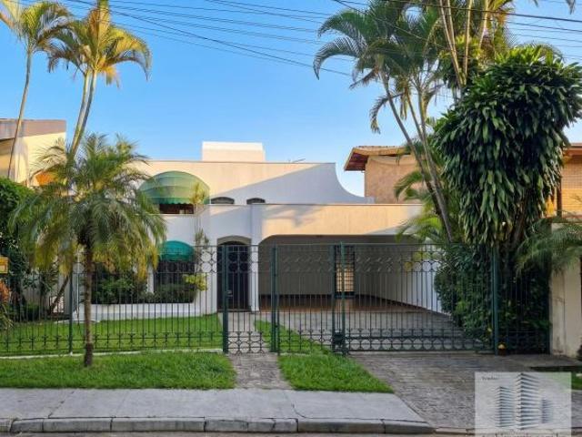 Casa com alma de família, piscina e área gourmet, no Jardim Esplanada, São José dos Campos/SP
