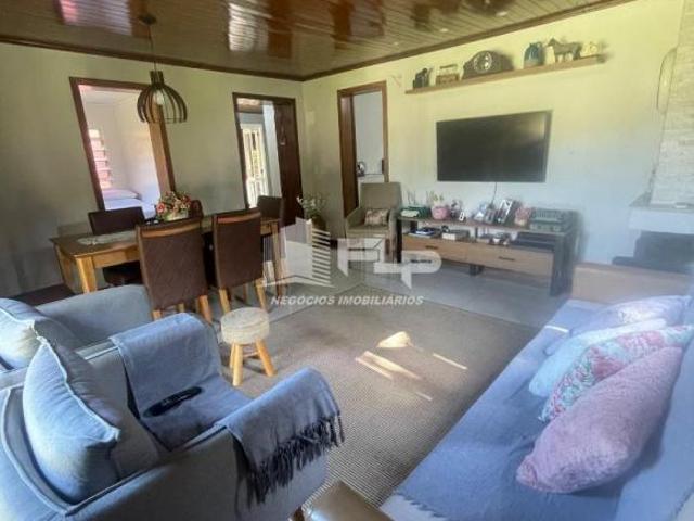 CASA COM AMBIENTES AMPLOS E VERSÁTEIS