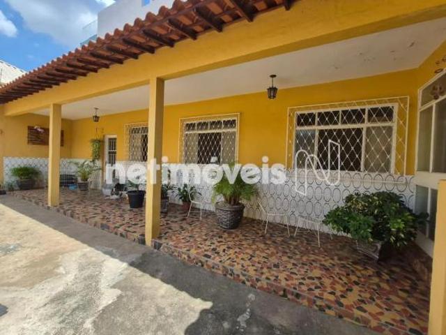Casa com Ampla Área e Potencial Ponto Comercial no Santa Tereza. Ponto Nobre