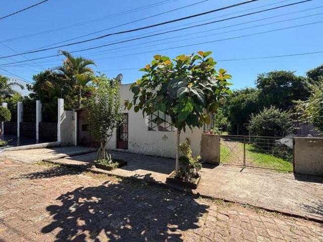 CASA COM AMPLO TERRENO NO ANA NERY
