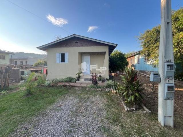 CASA COM AMPLO TERRENO NO BAIRRO ARROIO FELIZ