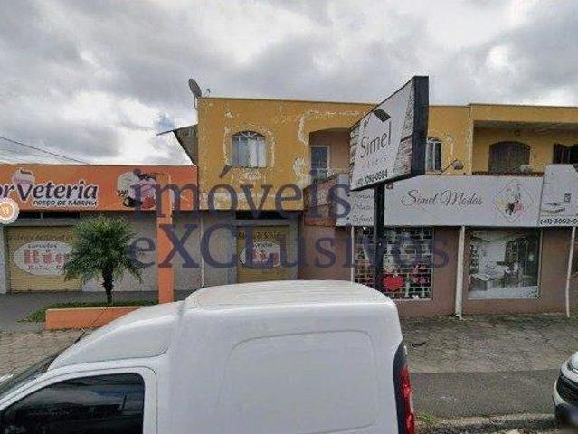 Casa com amplo terreno à venda!