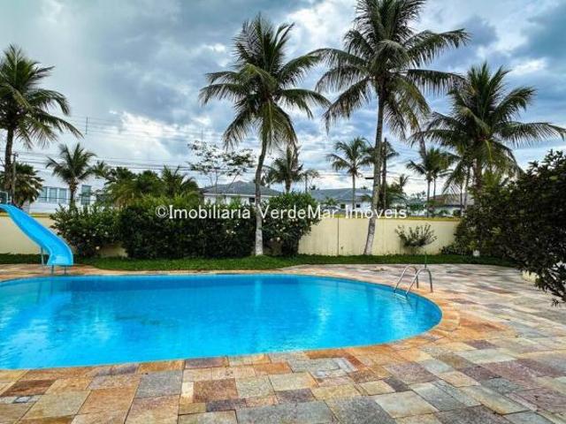 Casa com amplo terreno à venda no Condomínio Jardim Acapulco na praia do Guarujá