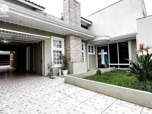Casa com Amplo Terreno à Venda no Boqueirão – Curitiba/PR