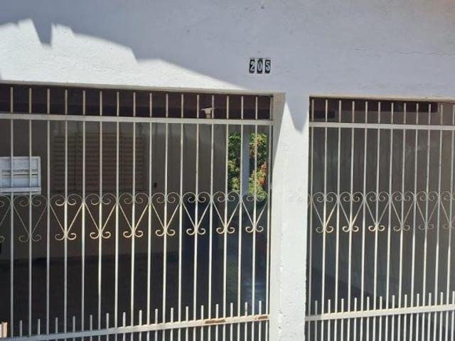 CASA COM AMPLO TERRENO À VENDA NO BAIRRO ÁGUA DAS FLORES, EM JUNDIAÍ!