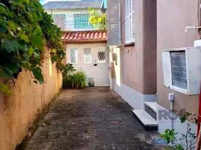 Casa com amplo terreno à venda na Cidade Baixa – excelente oportunidade para mor