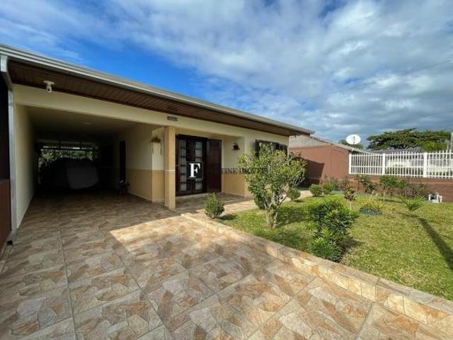 Casa com amplo terreno a venda perto do Mar