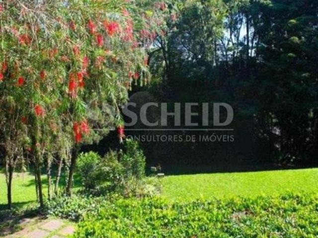 Casa com amplo terreno Chácara Flora