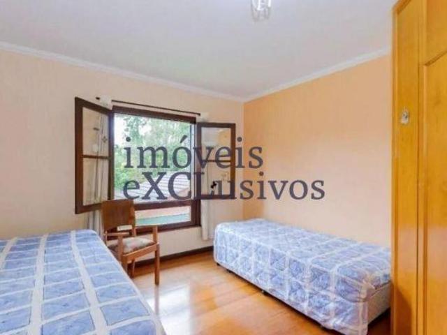 Casa com amplo terreno de 12.000m², piscina e área de lazer completa!