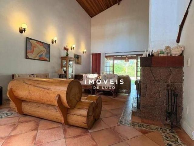 Casa com amplo terreno e 3 suítes à venda no Condomínio Monte Belo, Salto/Sp