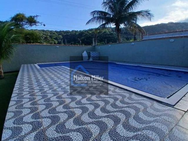 Casa com amplo terreno e piscina