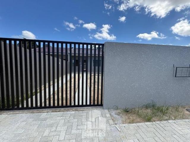 Casa com amplo terreno em Matinhos