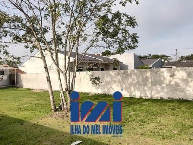 Casa com amplo terreno em Matinhos