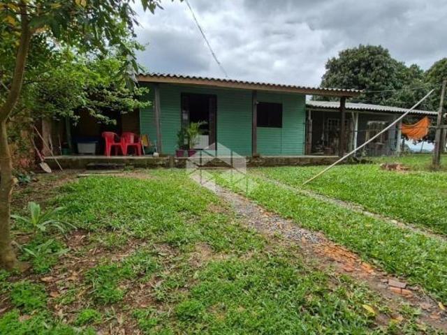 Casa com amplo terreno em Nova Santa Rita