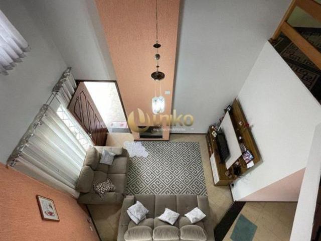 Casa com amplo terreno em ótima localização