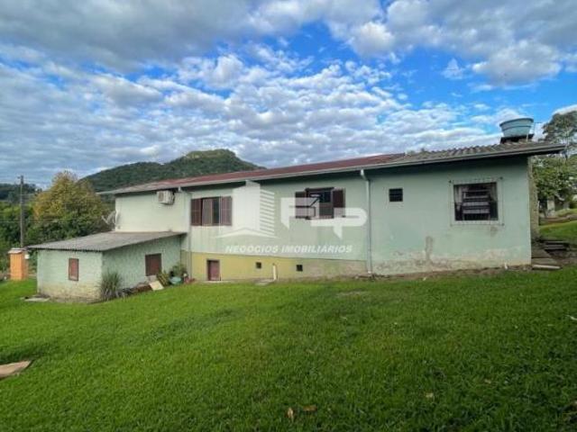 CASA COM AMPLO TERRENO EM ARROIO FELIZ