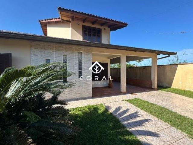 Casa com amplo terreno em Pontal do Sul