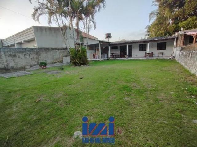 Casa com amplo terreno em Shangri lá a venda