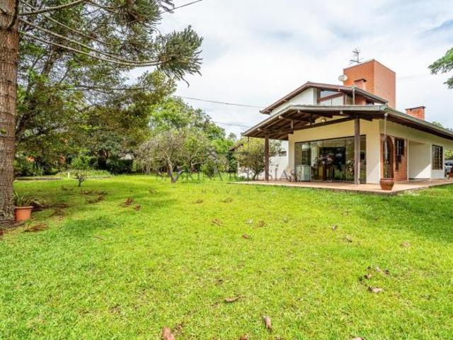 CASA COM AMPLO TERRENO PARA RETROFIT EM SÃO JOSÉ D