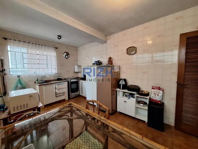 Casa com amplo terreno para venda