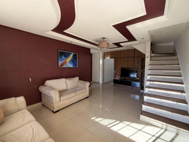 Casa com amplo terreno, piscina e excelente potencial de valorização em Vicente Pires