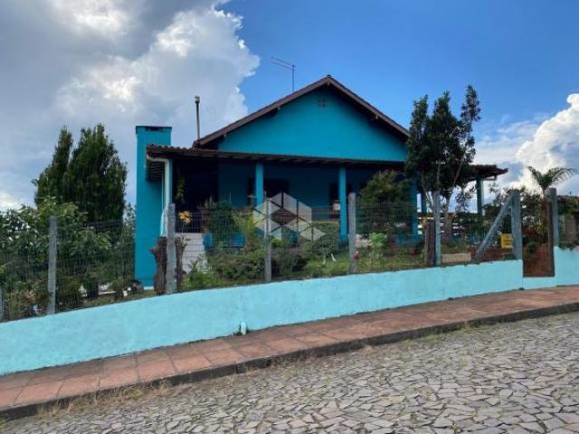 Casa com amplo terreno próximo ao centro da cidade