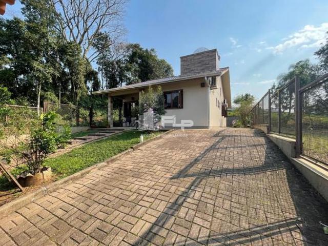 CASA COM AMPLO TERRENO PRÓXIMA DO IFRS