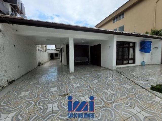 Casa com amplo espaço à venda